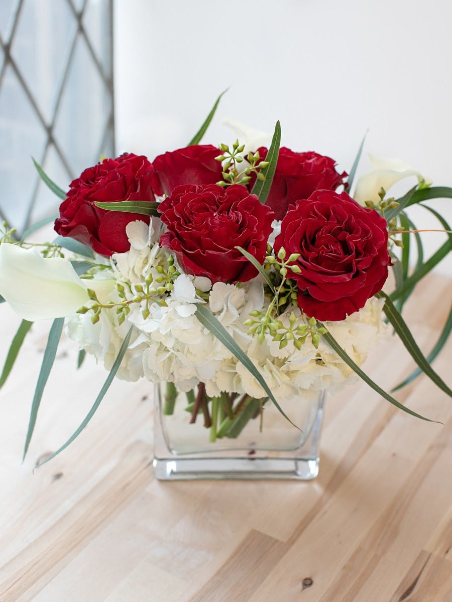 True Love Roses, Hydrangeas & Lilies | Toblers Flowers